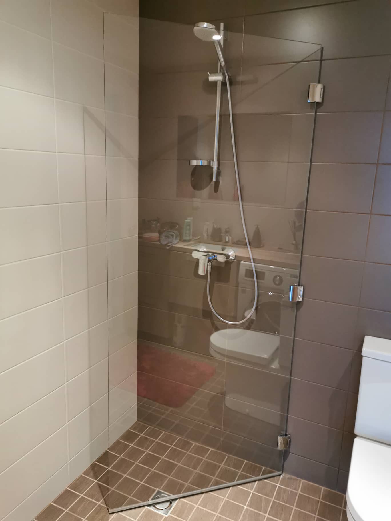 Dušiseinad | dušiuksed, dušiklaasid, dušikabiinid, dušinurgad.