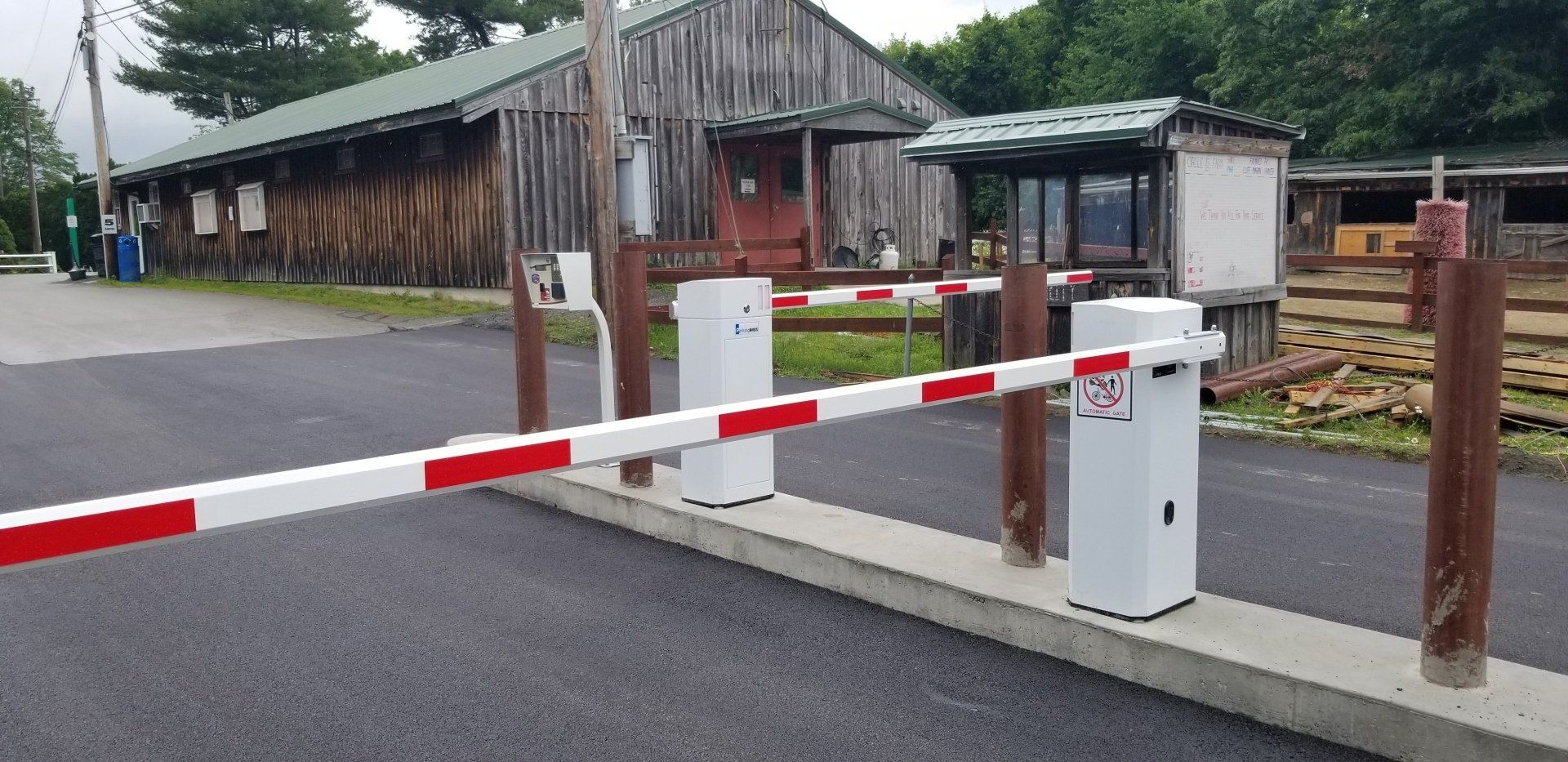 Parking Lot Gate Systems - Barrier Gate for Cars | Parking BOXX
