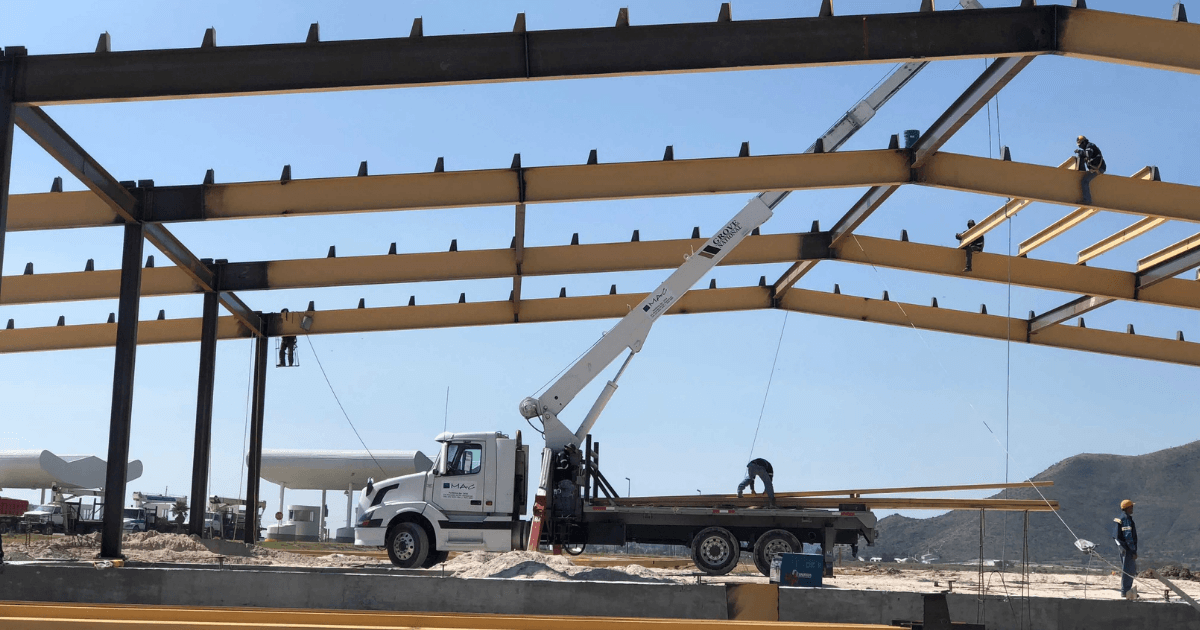 RENTA de GRUAS pluma Gruas Industriales MAC