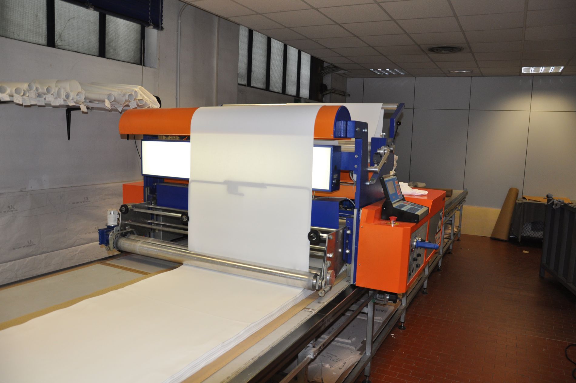 Taglio tessuto conto terzi | Romentino | Testa Tessuti Tecnici Per L ...