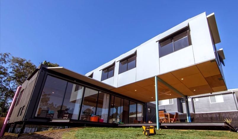 Shipping Container Homes- A Video Highlighting 38 Amazing Cargo ...