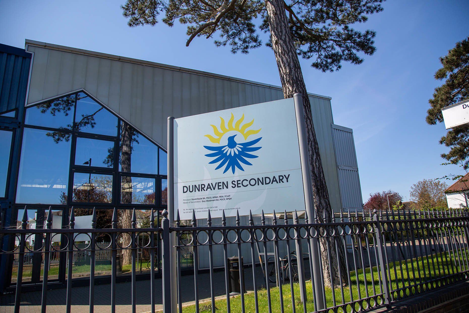 Graphic design, large format printing and feature walls UK: Fusional