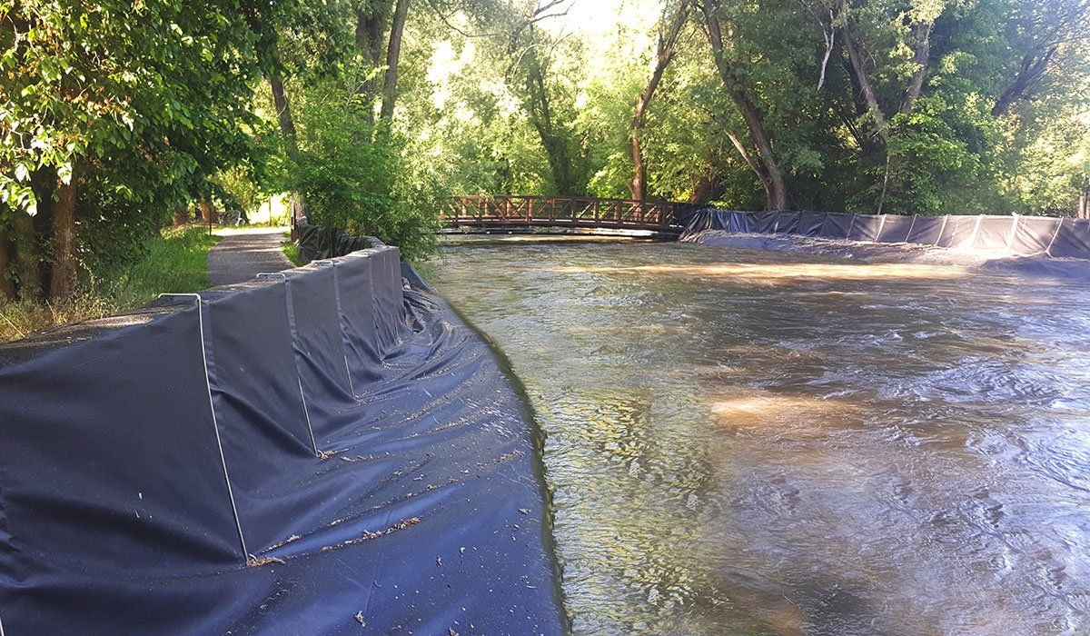 Crews building Muscle Wall flood barrier around Zoo Boise