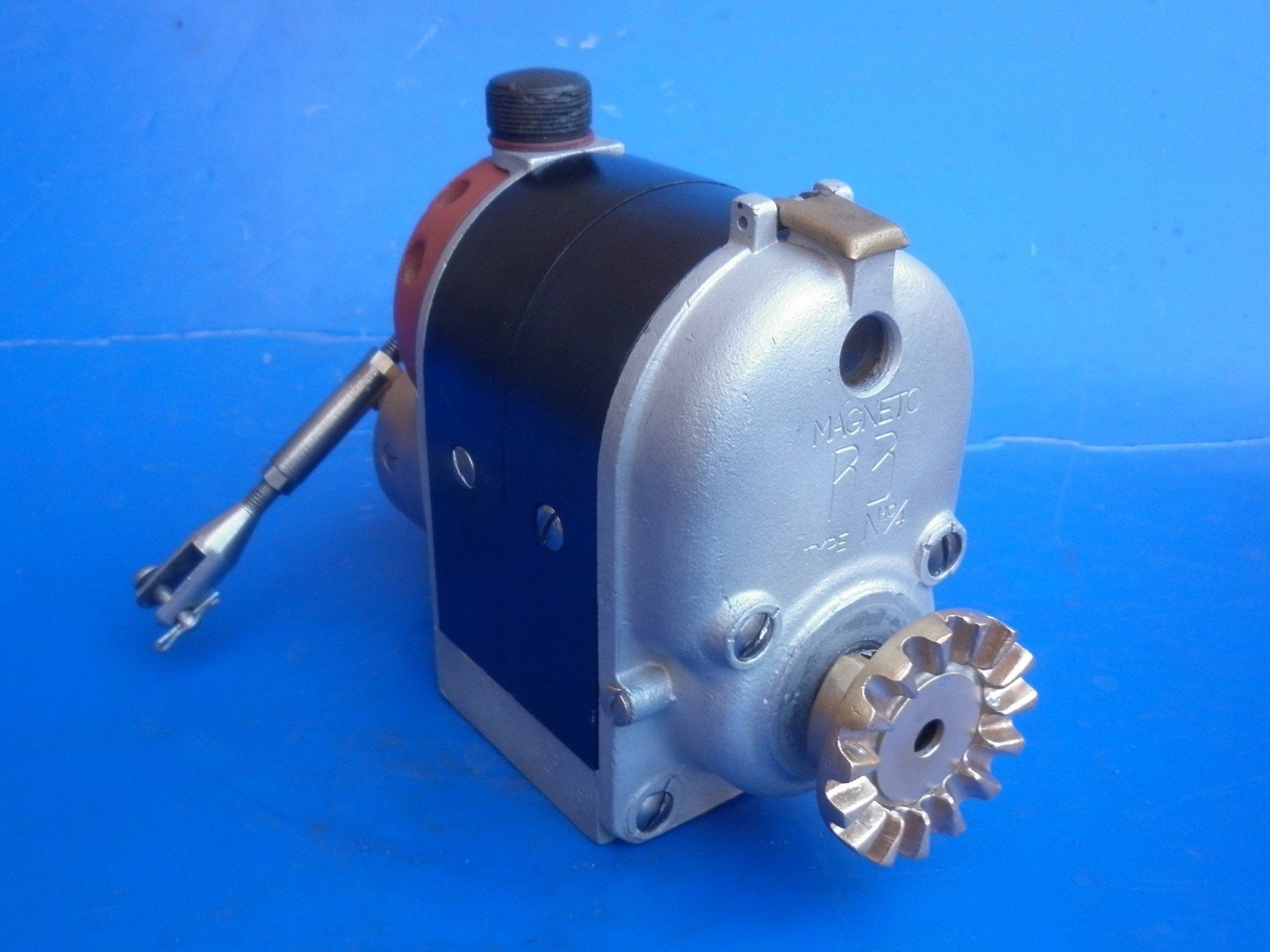 he Magneto Guys - Help identifying magnetos