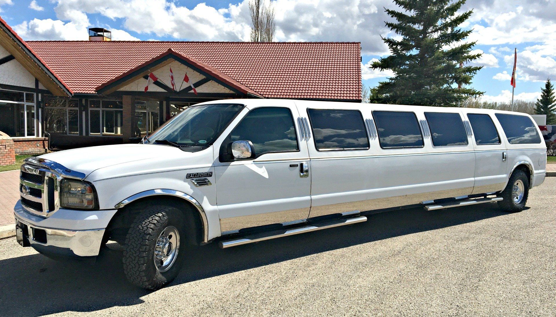 Calgary Limo Party Buses Luxury SUV Rentals / Best Limousine Service
