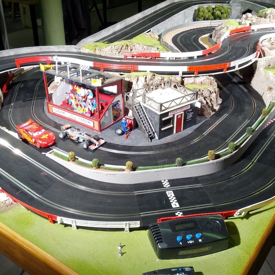 Scalextric Classic Track - The Racing Room