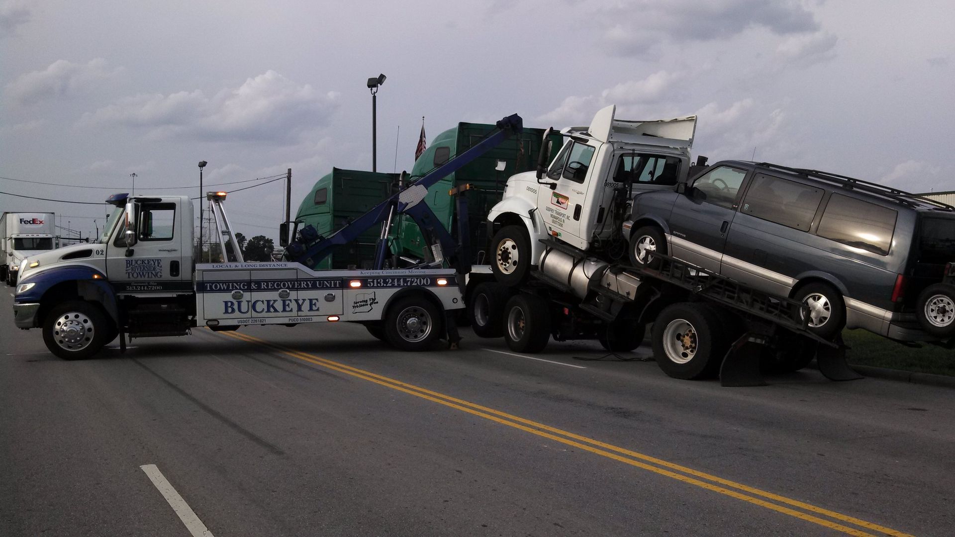 Big Rig Towing | Cincinnati, OH | Buckeye Riverside Towing