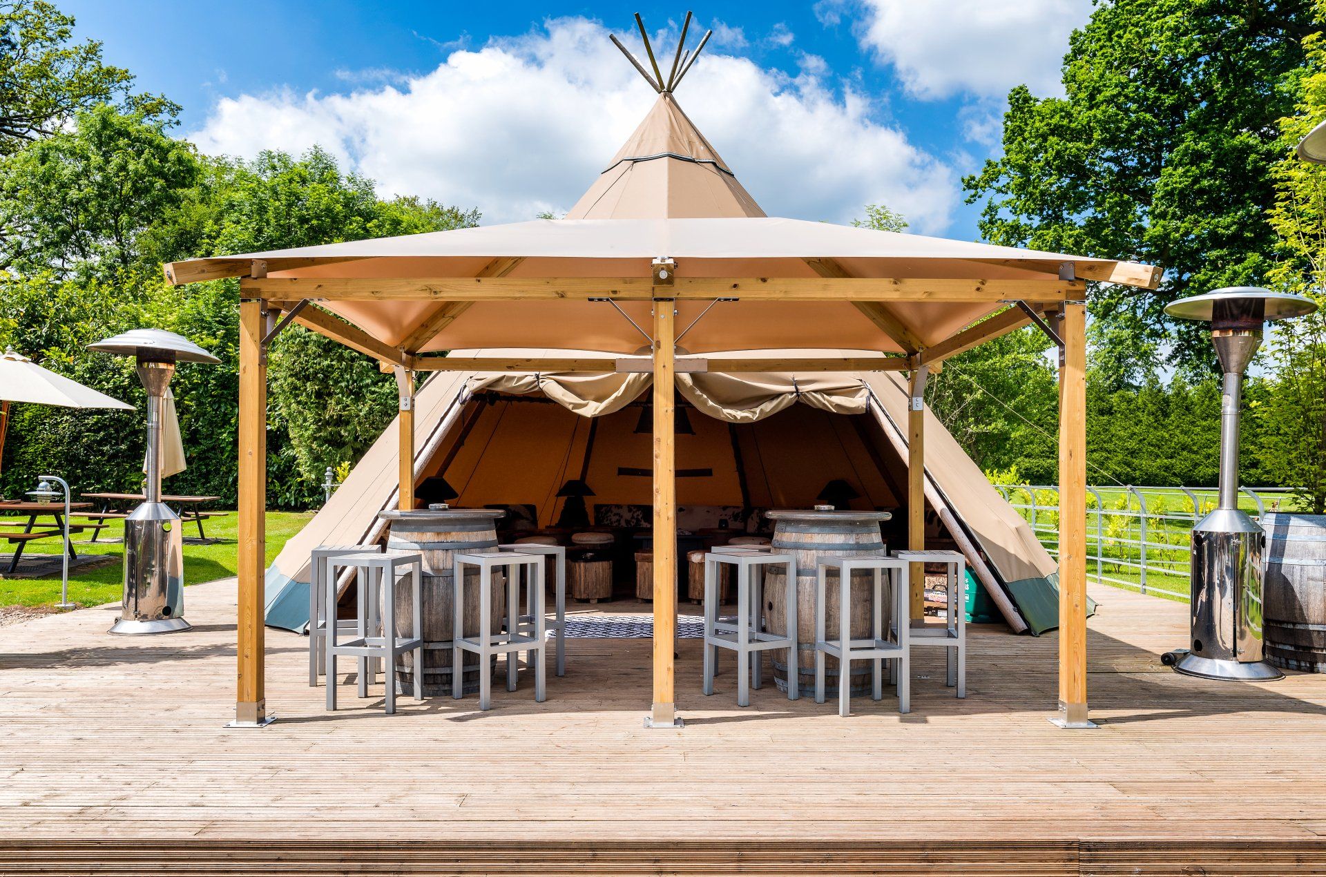 The Boot Inn, Lapworth - Tepee - Lovely Pubs