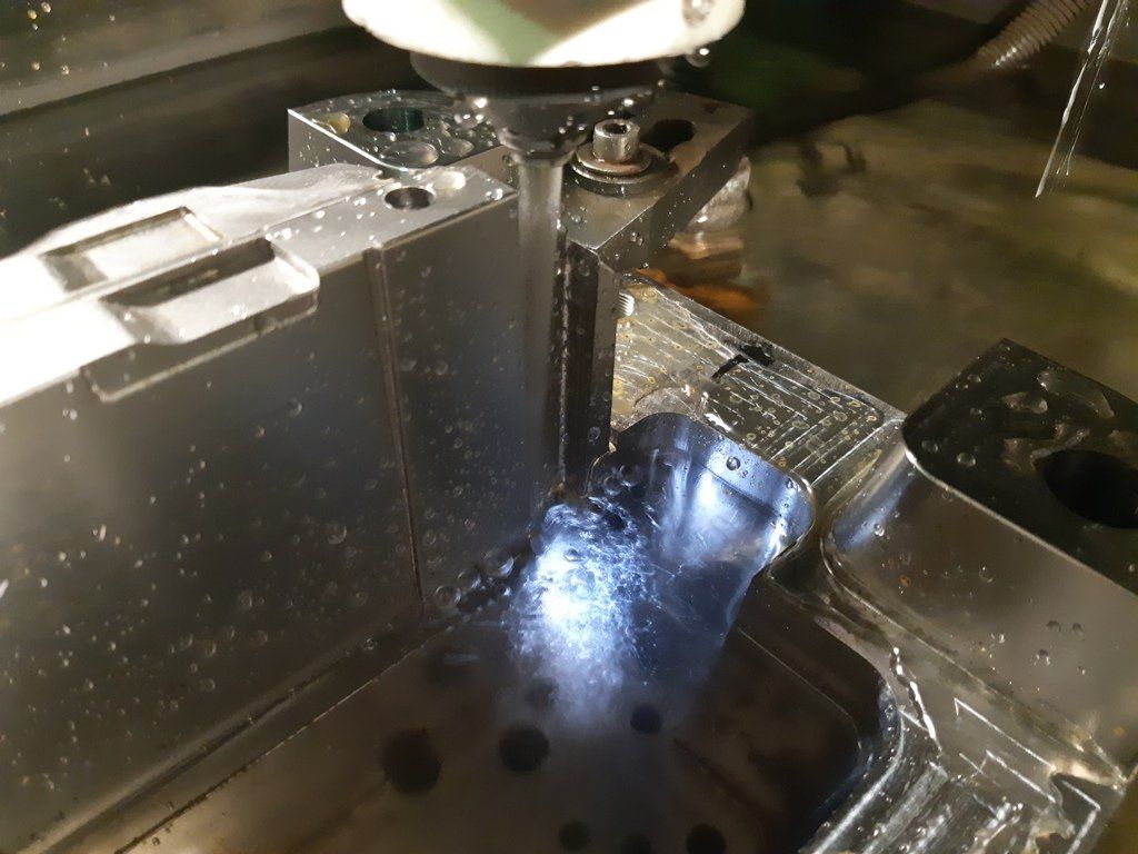 Elettroerosione a filo|Mazzano|Brixian Incisioni Laser + Elettroerosione