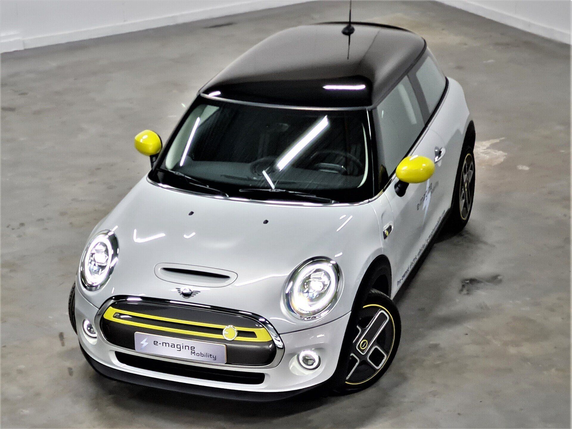 Mini Cooper SE, Mini Electric Basic in Silver White