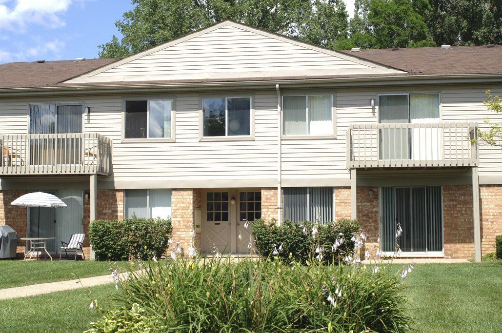 Bloomfield on the Green | West Bloomfield, Michigan Apartments for Rent ...