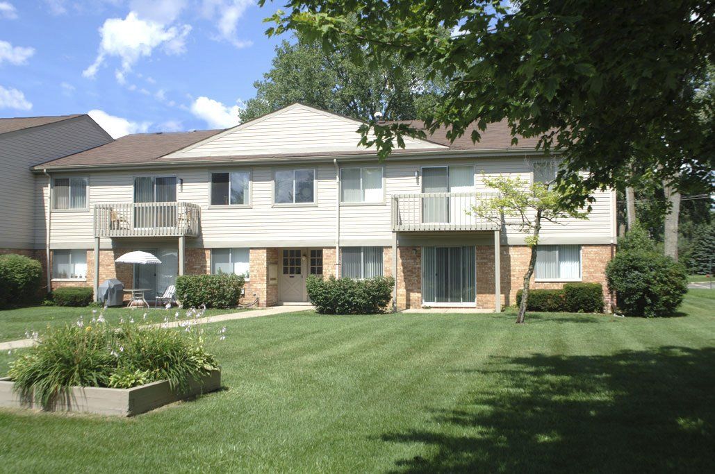 Bloomfield on the Green | West Bloomfield, Michigan Apartments for Rent ...