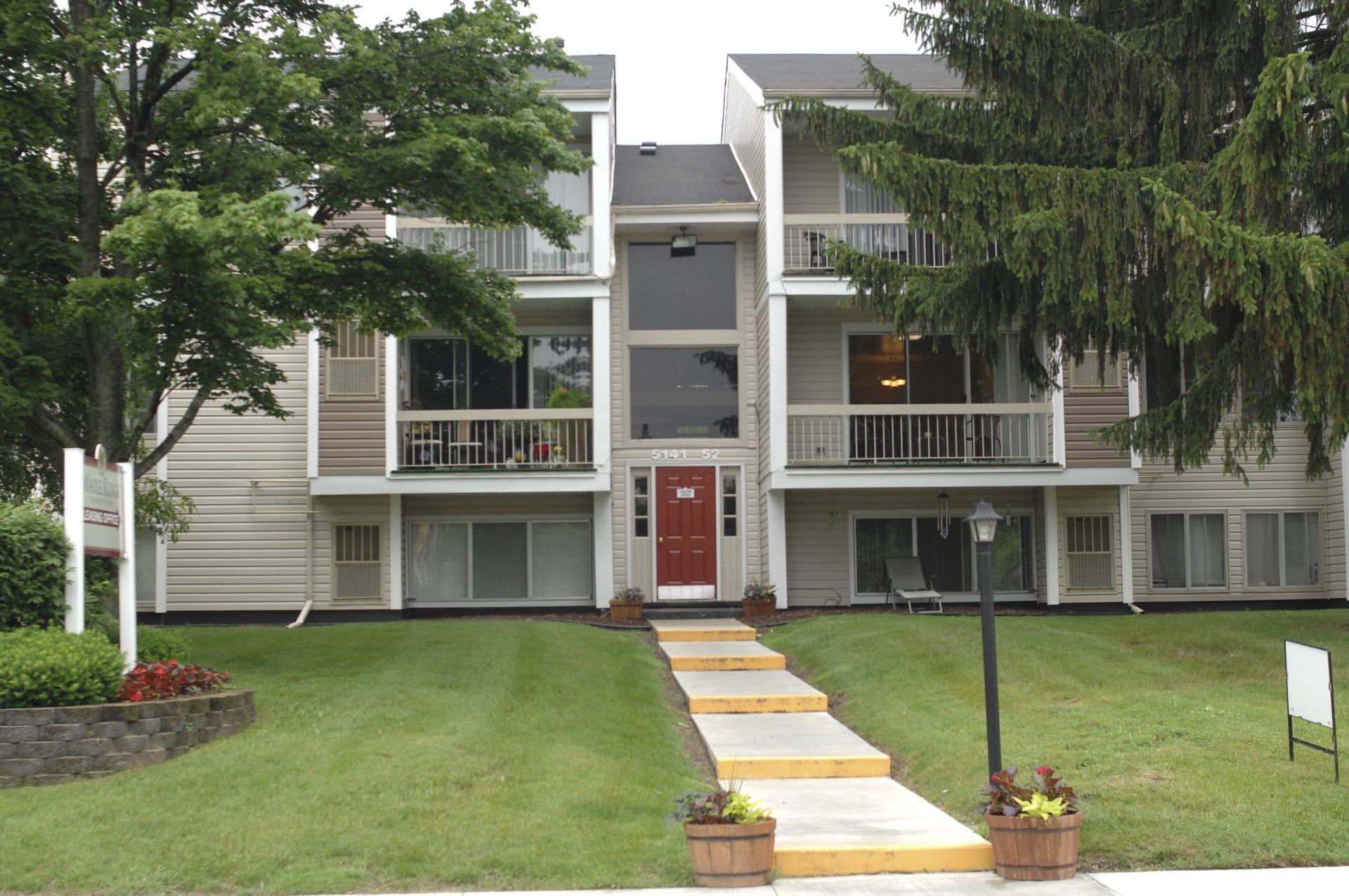 Maple Ridge | Flint, Michigan One and Two-Bedroom Apartments for Rent ...