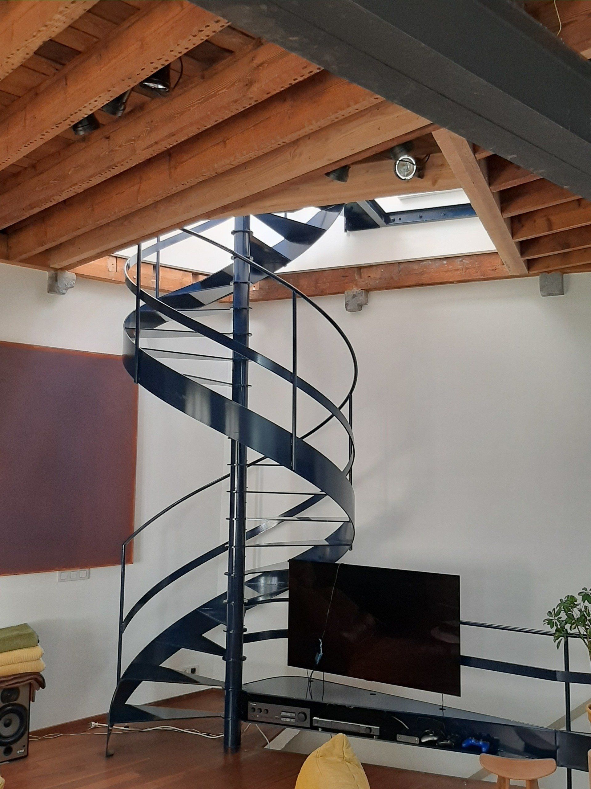 Artisan du métal - construction d'escalier en fer sur mesure