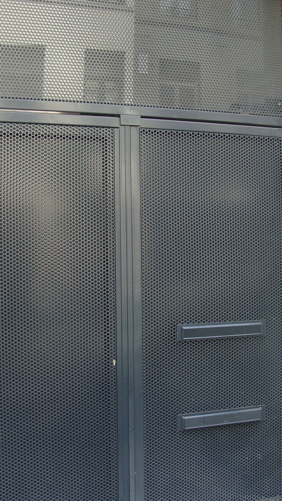 Artisan du métal - construction de portes métalliques sur mesure